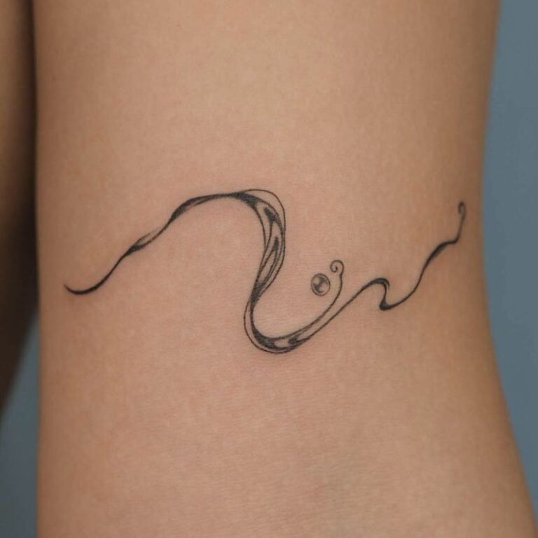 20 Stunning Minimalist Tattoos That Are Pure Elegance