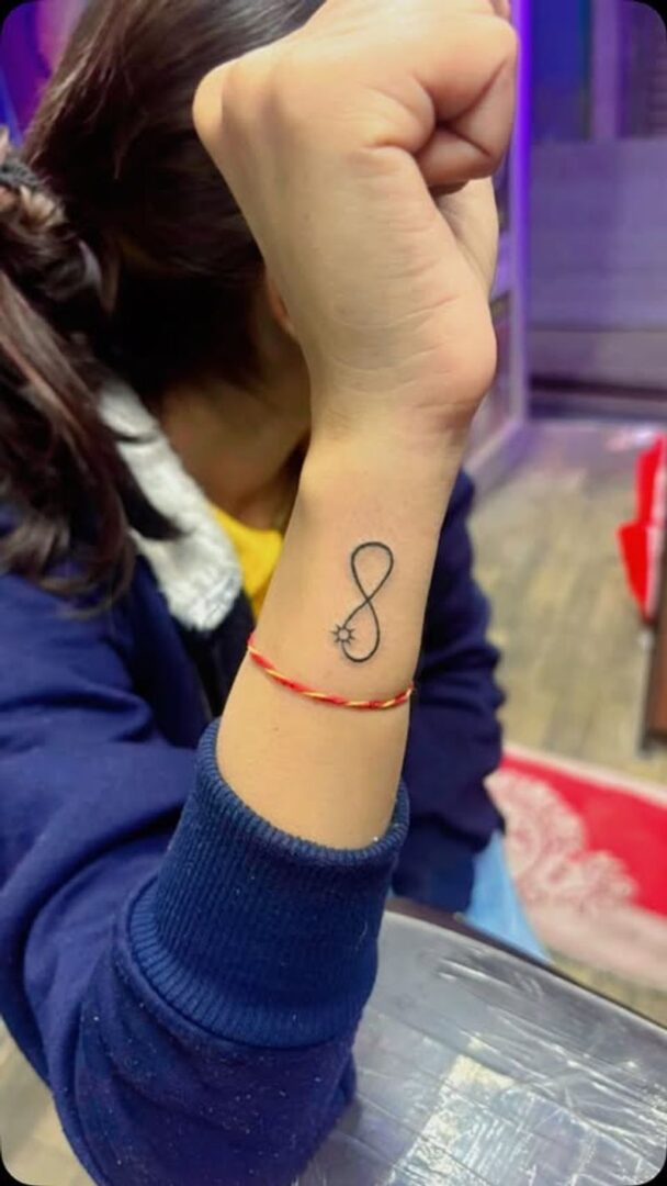 20 Stunning Minimalist Tattoos That Are Pure Elegance