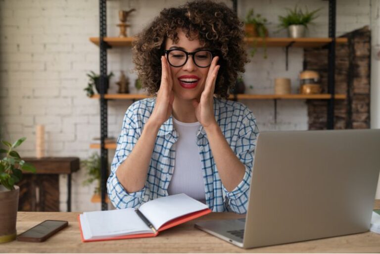 22 Key Traits Of Two-Faced People And Tips How To Deal With Them