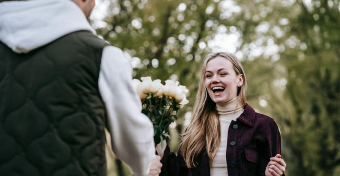 15 Sweet Gestures That Keep Marriages Happy, And Traditions That Never ...