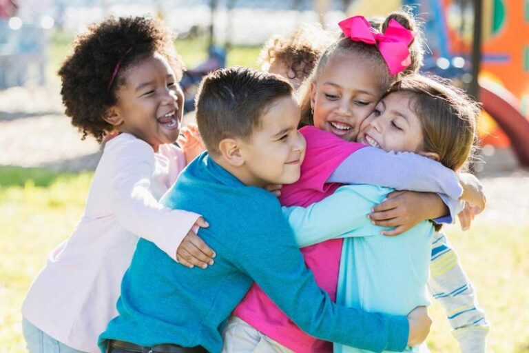 16 Powerful Traits Of Truly Kind People—Plus The Ones That Make Them ...