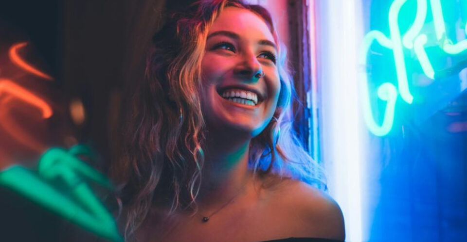 15 Signs of People Hiding Their Inner Pain Behind a Smile (and a Few ...