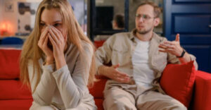 17 Signs Someone Is A Bad Influence On You, Psychologists Warn