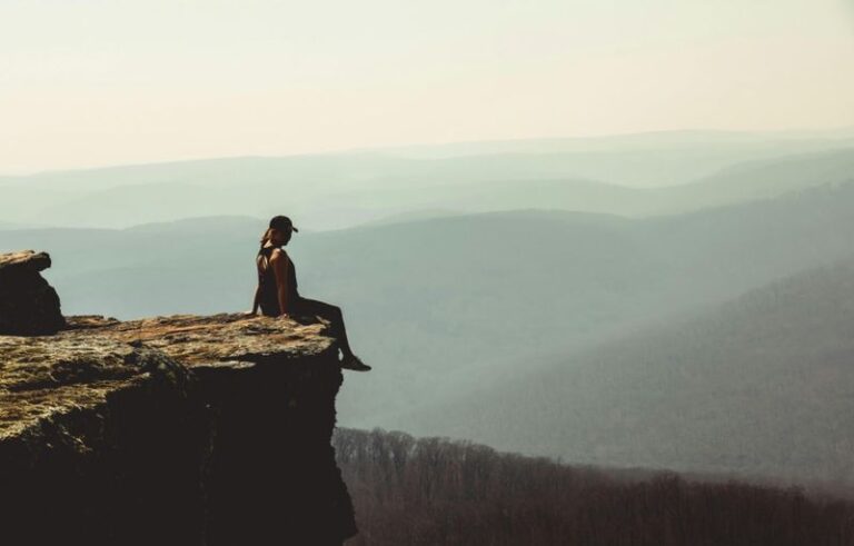 17 Signs Someone Is A Bad Influence On You, Psychologists Warn