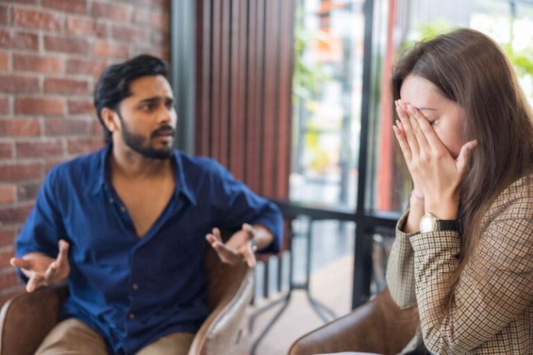 17 Alarming Signs of Disrespect in a Relationship and 17 Red Flags You ...