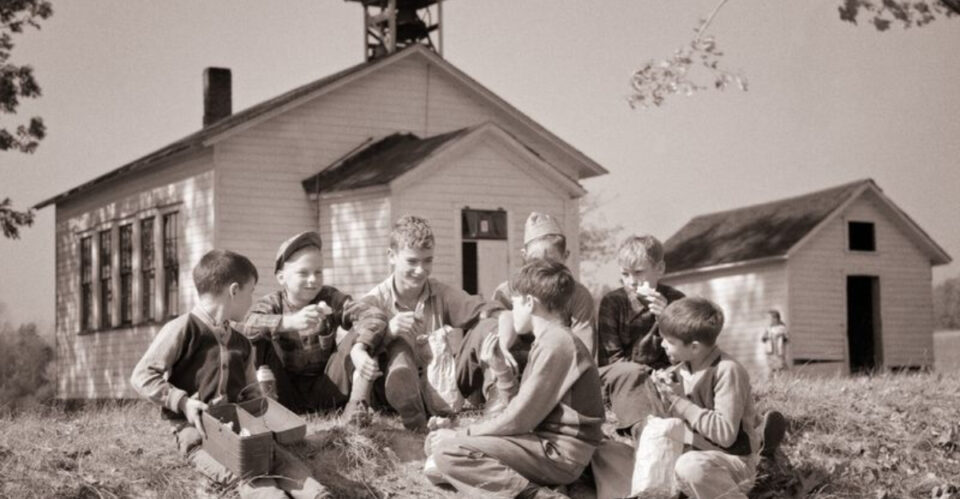 15 Important Societal Rules All Boomers Grew Up With