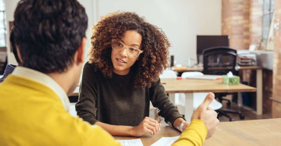 22 Key Traits Of Two-Faced People And Tips How To Deal With Them